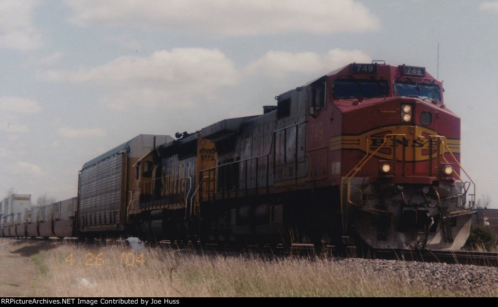 BNSF 749 West